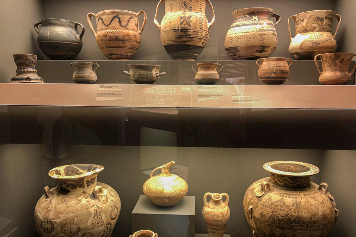 Ancient greek pottery: A Guide to Styles and Techniques